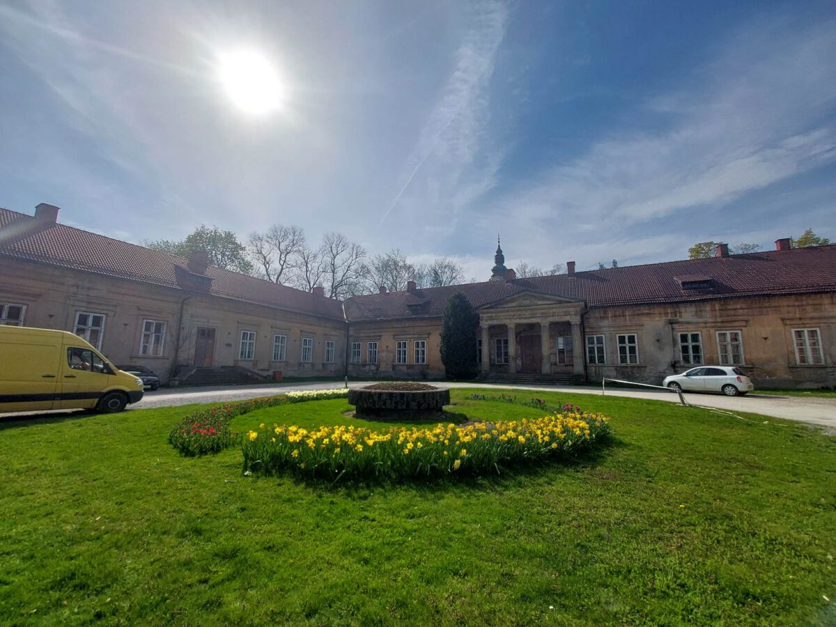 Wiosenna rabata w barwach narodowych Polski oraz Ukrainy - Radio Andrychów