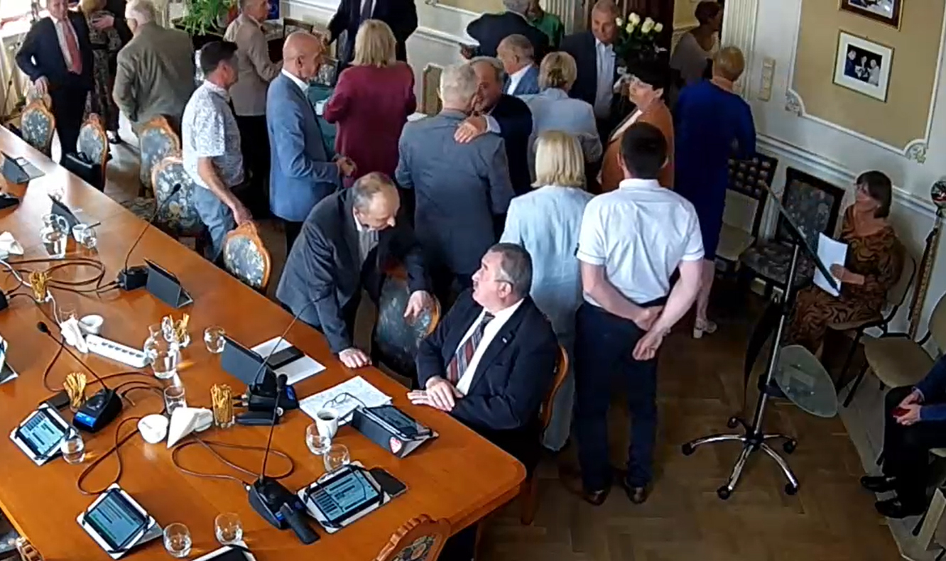 Wotum zaufania i absolutorium dla burmistrza - Radio Andrychów