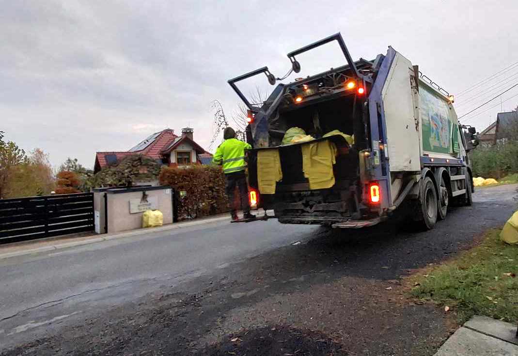 Zmiana terminu wywozu odpadów komunalnych (maj 2025) - Radio Andrychów
